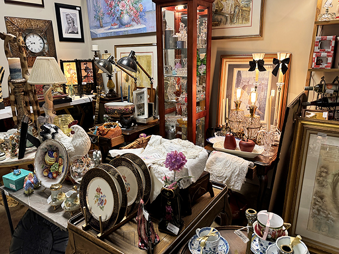 This booth could be straight out of Downton Abbey's prop room—if the Crawleys had a slightly more eclectic taste in decorative plates.
