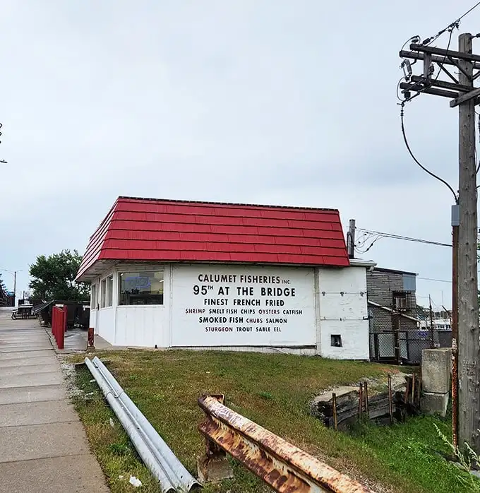 Calumet Fisheries stands proudly at the bridge – a tiny white building with a red roof and smoking skills that would make a pitmaster jealous.