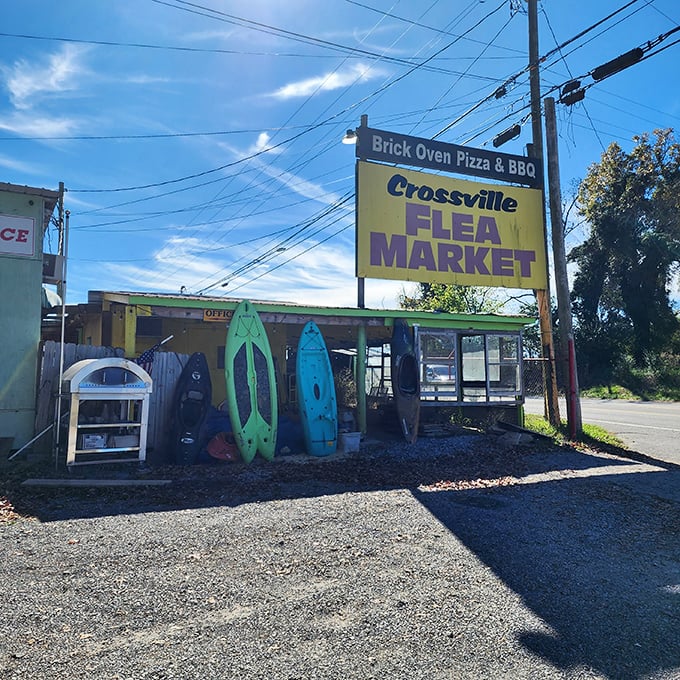 Crossville's flea market sits pretty with pizza nearby – because treasure hunting works up quite an appetite.