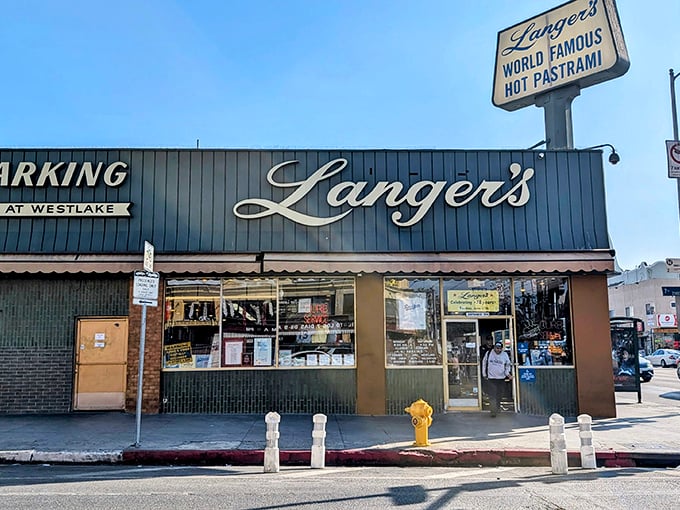 Langer's iconic storefront – where pastrami dreams come true and diet plans go to die. Worth every delicious calorie!