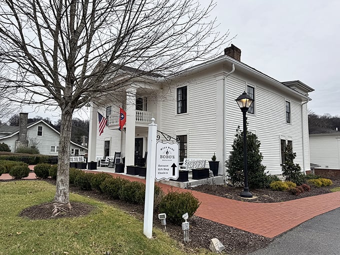Miss Mary Bobo's stately white columns and porch rockers whisper "slow down and stay awhile." Southern hospitality with a side of crispy perfection.