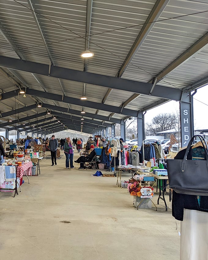 Music City's massive market magic - where Nashville's flea market fame meets serious square footage.