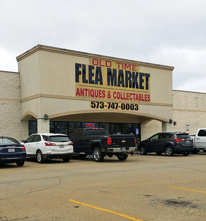 The "Old Time" name delivers exactly what it promises – classic flea market charm in every corner.