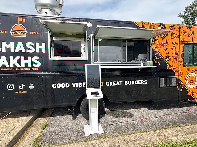 Food truck swagger meets permanent address – orange and black never looked so deliciously inviting.