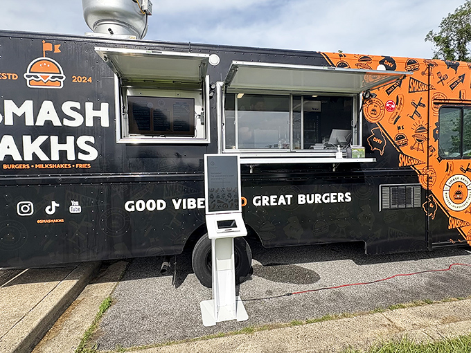 Food truck swagger meets permanent address – orange and black never looked so deliciously inviting.