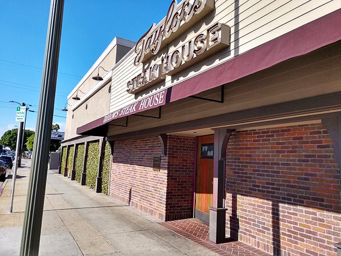 Classic brick and mortar steakhouse where the only thing fancy is how perfectly they cook your steak.