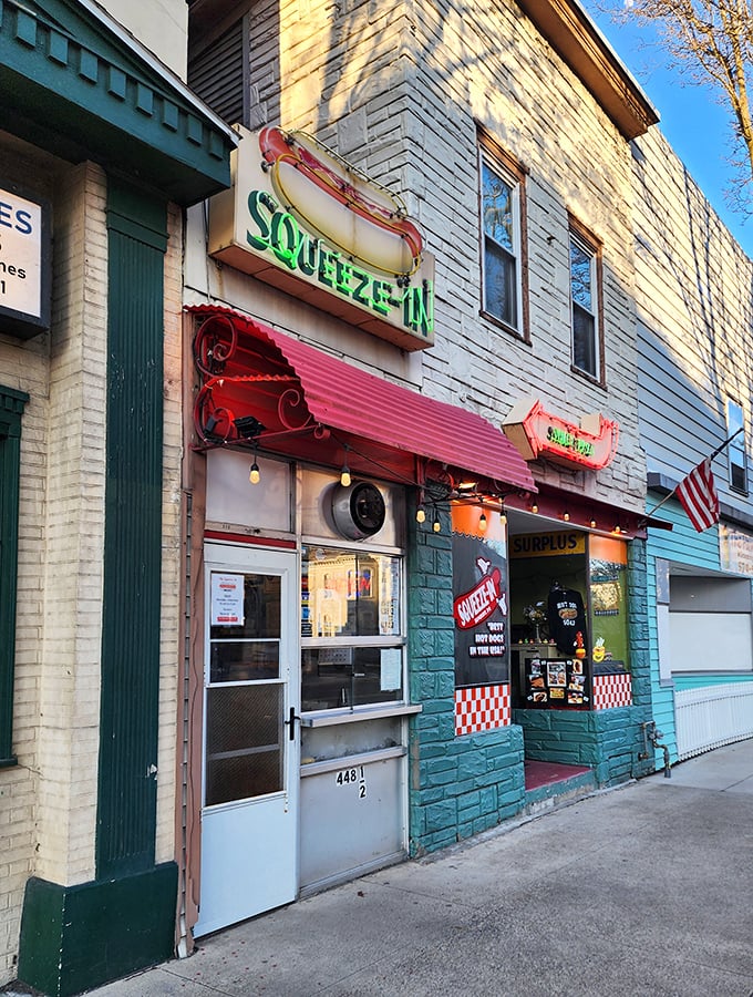 The name says it all – this cozy spot maximizes every square inch for maximum flavor.