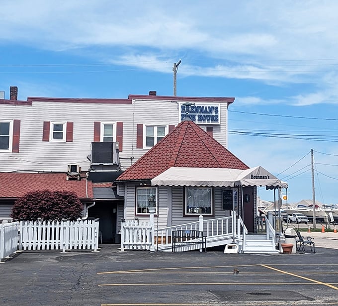 That red-roofed turret and white picket fence at Brennan's aren't just cute – they're signposts to some of Ohio's finest seafood.