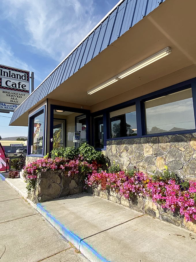 Sometimes the most unassuming buildings hide the most satisfying meals – this blue beauty proves that point perfectly.