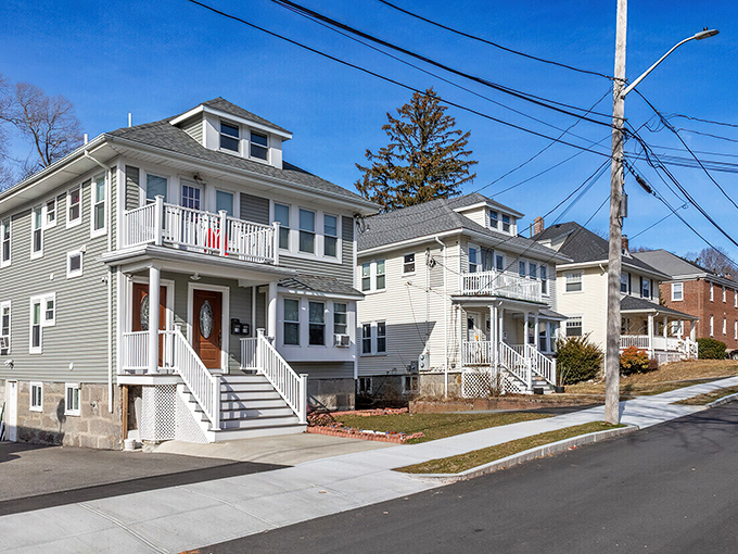 Classic American architecture meets Sierra Nevada beauty in this perfectly preserved mountain downtown.