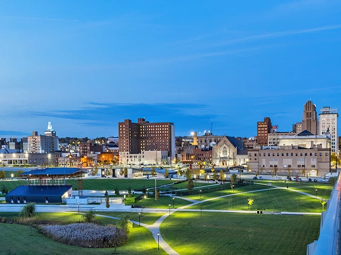 Scenery and affordable dining—Youngstown's downtown delivers visual and culinary pleasures without emptying your wallet.