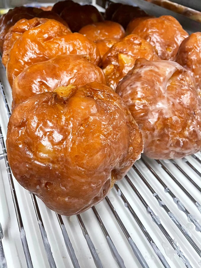 Apple fritters the size of your palm, with caramelized edges and pockets of cinnamon-spiced fruit – proof that "one size fits all" sometimes actually works.