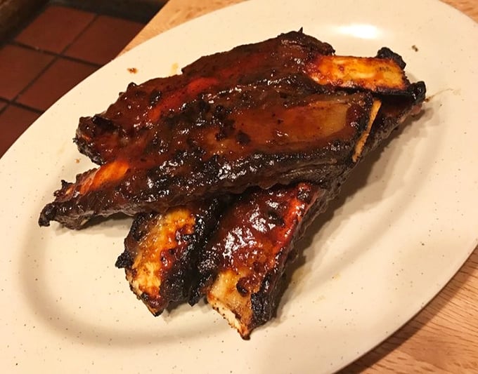 Beef ribs so gloriously lacquered with sauce they practically glow – these aren't just ribs, they're edible trophies for making the drive to Woodland Hills.