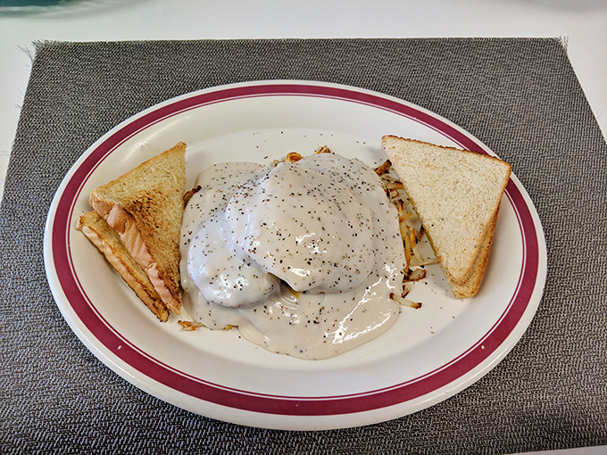 The holy grail of comfort food—biscuits drowning happily in pepper-flecked gravy. This plate has launched a thousand pilgrimages across Ohio.