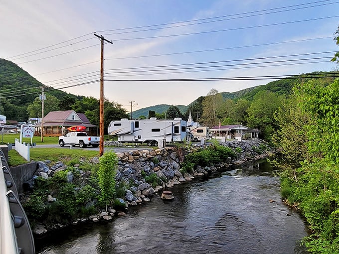 Creekside camping with mountain views? Damascus delivers postcard-worthy backdrops where your RV becomes waterfront property without the waterfront prices.