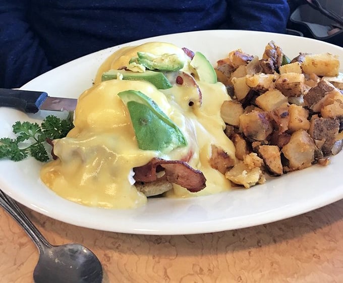 Eggs Benedict with avocado and home fries – proof that California knows how to elevate a classic without losing its soul.