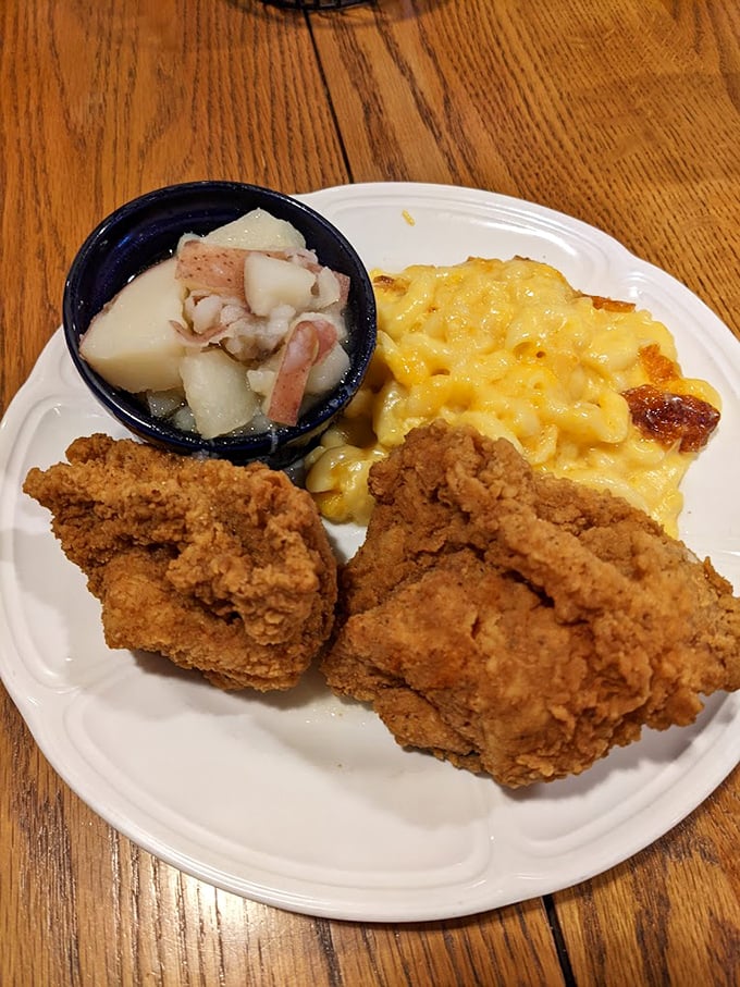 Fried chicken that makes Colonel Sanders look like an amateur. Paired with mac and cheese that's practically glowing with Southern pride.