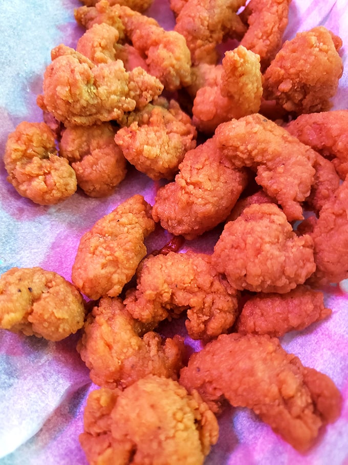 These golden-fried treasures aren't just appetizers – they're little crunchy flavor bombs that make you forget you're in Ohio and not a Gulf Coast shack.