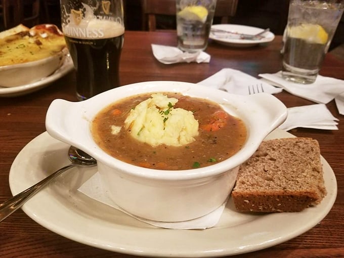 A hearty lamb stew crowned with a cloud of mashed potatoes – the kind of dish that makes rainy days something to look forward to.