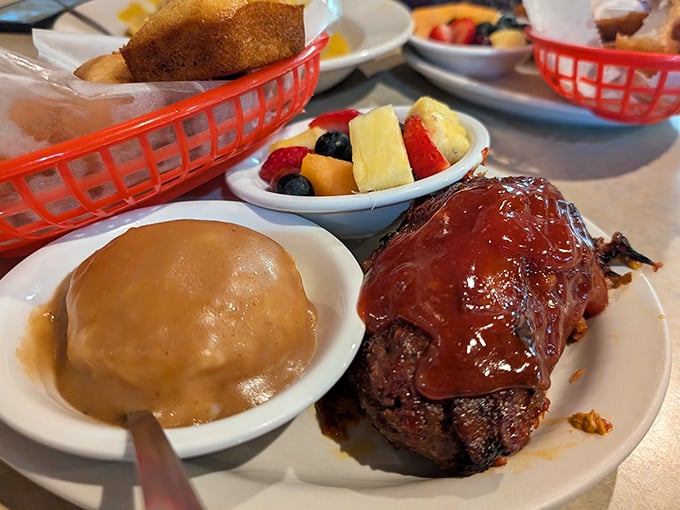 Meatloaf that doesn't apologize for being meatloaf, accompanied by sides that know their supporting role but steal scenes anyway.