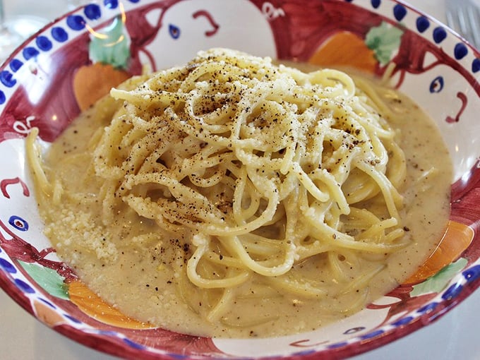 Cacio e Pepe so creamy it could make a Roman weep with joy – simple ingredients transformed into pure comfort in a colorful, hand-painted bowl.
