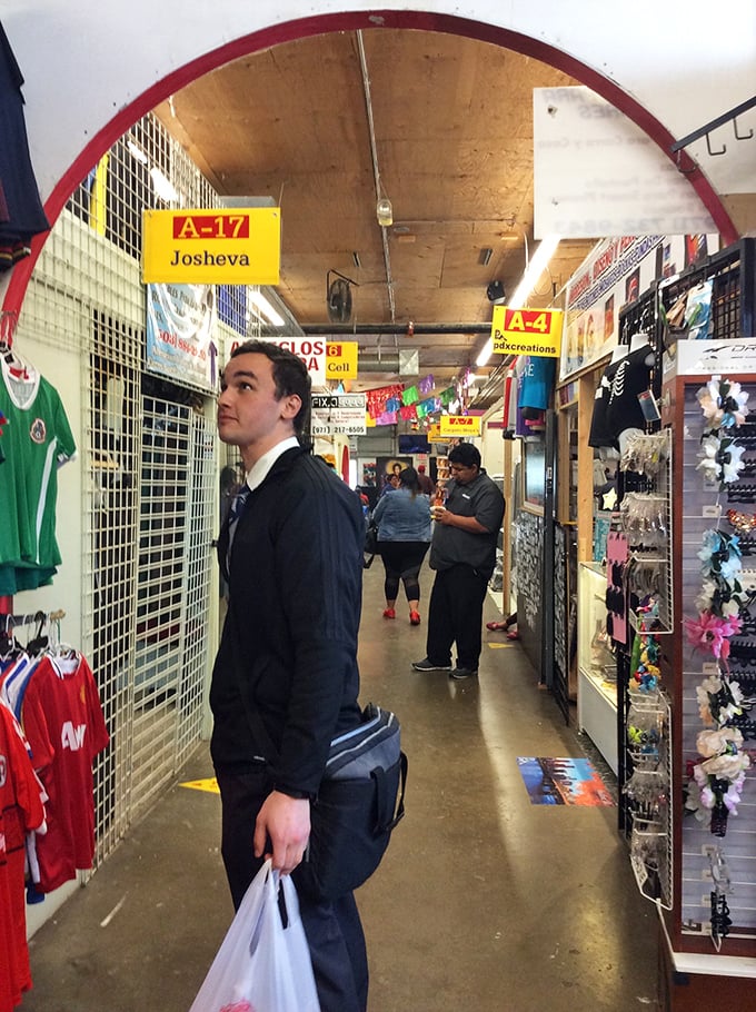 The marketplace's numbered stall system turns shopping into a scavenger hunt. "A-17? Must be between the soccer jerseys and quinceañera dresses!"