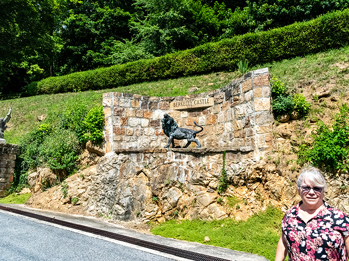 The entrance display combines stone craftsmanship with a touch of whimsy—proof that even serious castles know how to have a little fun. 