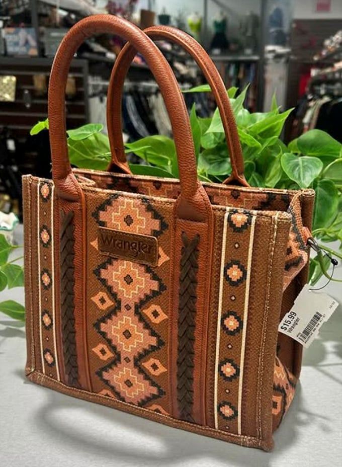 Southwestern style meets practical toting in this Wrangler bag. The geometric patterns practically whisper "road trip to Santa Fe" with every glance.