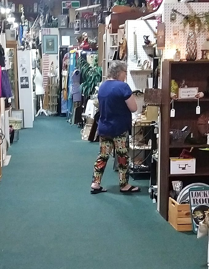 Treasure hunters come in all styles – the serious collectors can spot a bargain from twenty paces and know exactly which booth has the good stuff.
