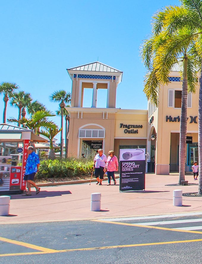 Sunshine, palm trees, and the Fragrance Outlet – where Florida shoppers discover their signature scents without signature pricing.