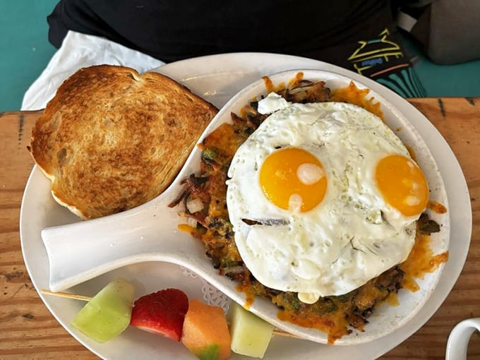 Breakfast skillet magic – where hash browns meet sunny-side-up eggs in a relationship your taste buds will want to third-wheel.