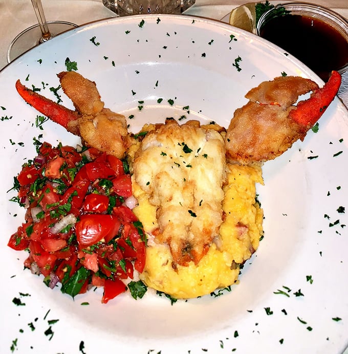 When the sea meets the Southwest, beautiful culinary poetry happens on every single heavenly bite.