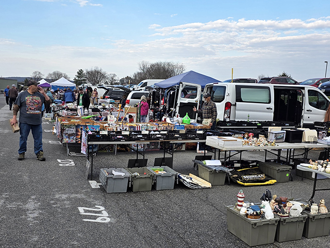 The outdoor section transforms ordinary parking spaces into a pop-up bazaar. The thrill of the hunt draws early birds hoping to catch the proverbial worm.