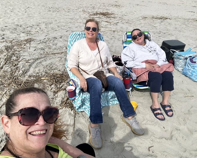 Beach day perfection captured: friends, comfortable chairs, and not a single work email in sight. This is what weekends were invented for.