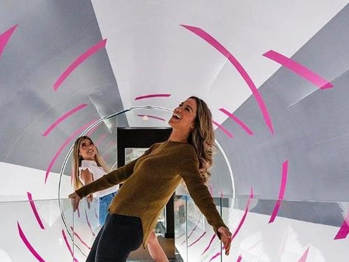 The tunnel of infinite reflections creates a dizzying path that makes you feel like you're walking through a kaleidoscope of your own making.