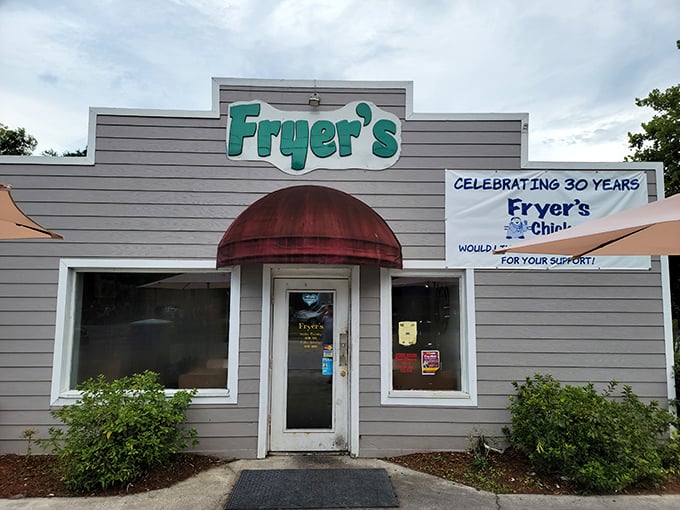 Thirty years of perfecting fried chicken in Melrose – some things never go out of style.