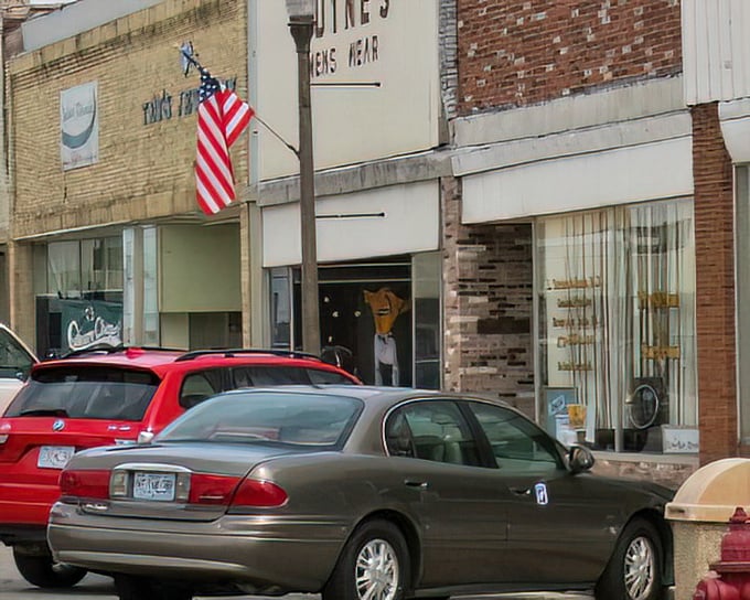 Kennett's storefronts bring contemporary flair to this budget-friendly corner of Missouri's Bootheel region.