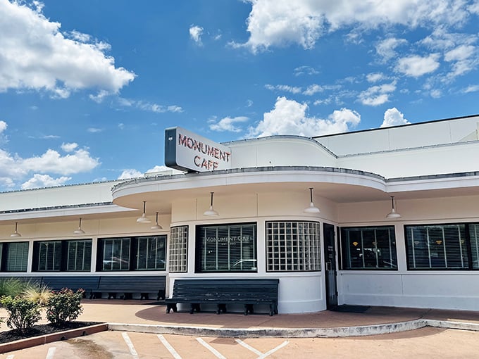 Curved chrome and glass that screams 1950s perfection - diners like this are American art forms.