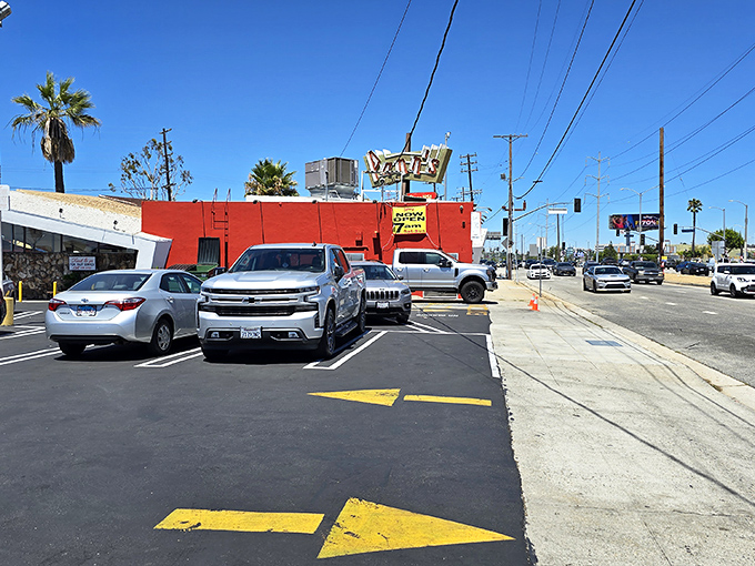 Space-age architecture meets timeless breakfast comfort – only in Los Angeles could this combination work so perfectly.