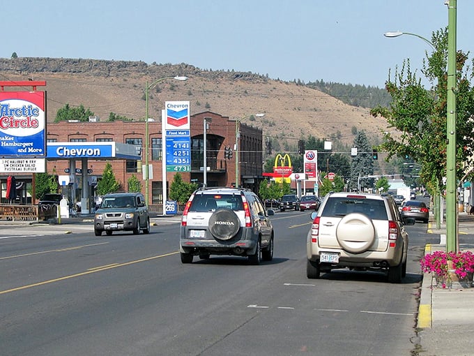 Wide streets and endless skies create that authentic Western feeling without the Hollywood price tag.
