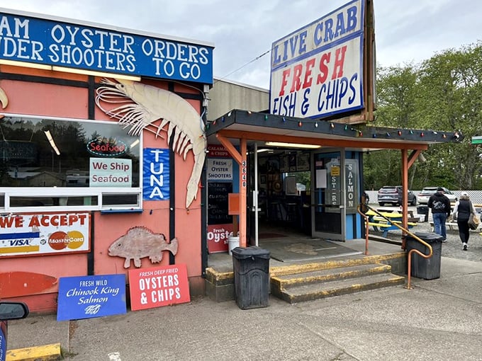 When a place advertises "LIVE CRAB" this boldly, you know they're not messing around. Seafood with no pretense, just perfection.