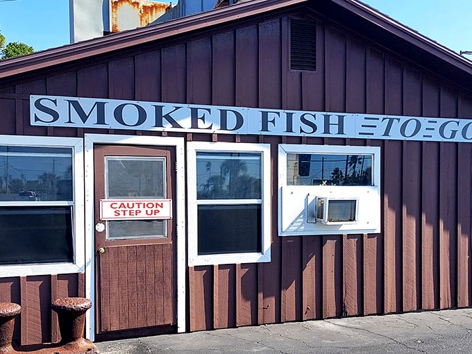 Ted Peters' brown building doesn't need fancy signs – that heavenly smoke billowing out tells you everything you need to know.