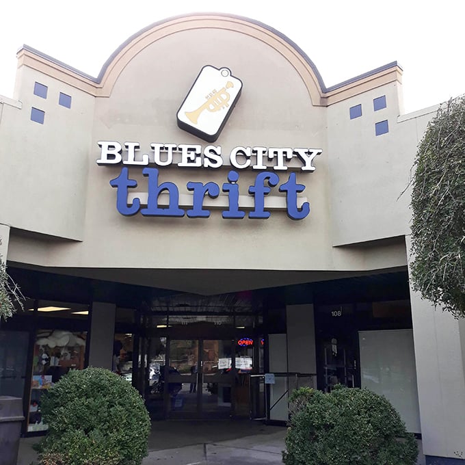 The curved architecture adds sophisticated flair to this Memphis secondhand shopping destination wonderfully.