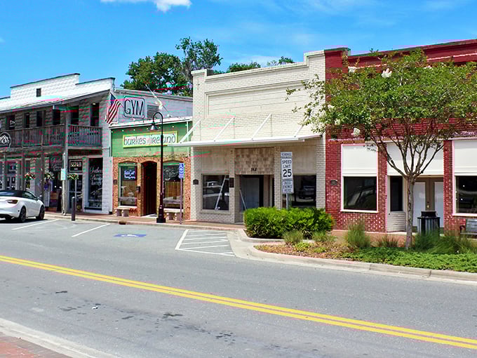 Strolling Crystal River’s main street feels like stepping into a cozy movie set where flavor meets friendly smiles.