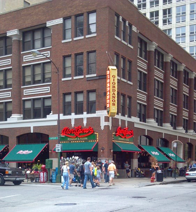Street-side dining with a view – because great pizza deserves to be enjoyed outdoors.