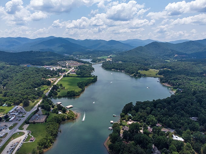 Lake Chatuge winds through Hiawassee like a blue ribbon wrapped around a perfect package. Mother Nature showing off again!