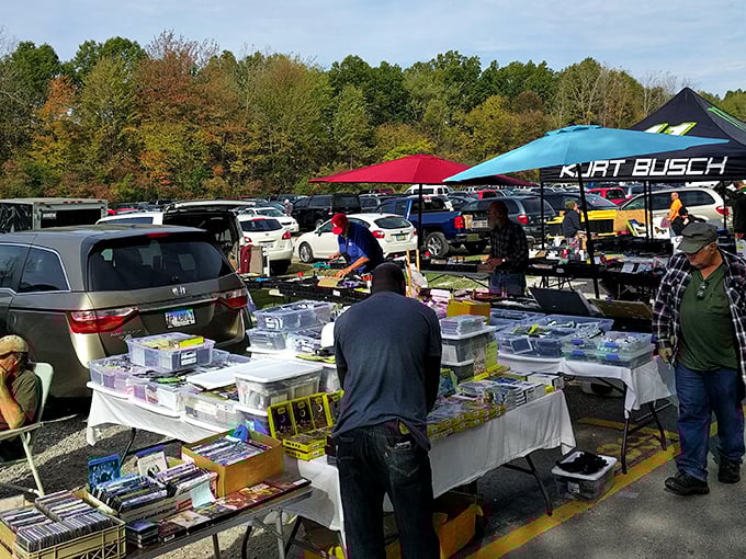 Like a treasure hunt with snacks, Jamie’s Flea Market makes Saturday mornings feel like reruns of your favorite sitcom—familiar, fun, and full of surprises.