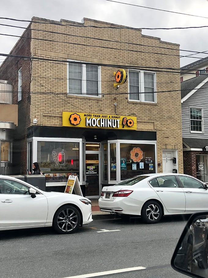 This unassuming brick building houses a donut revolution – where Japanese mochi meets American indulgence in perfect harmony.