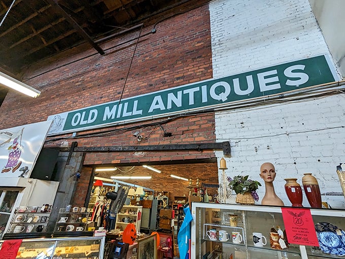 Industrial charm meets vintage treasures! Those exposed beams have witnessed decades of deals and delightful discoveries.