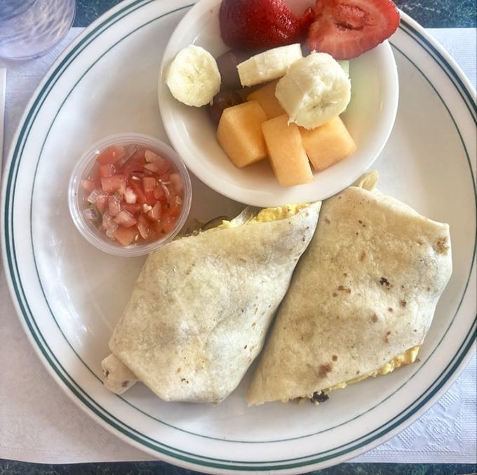 Breakfast burritos and fresh fruit – proof that healthy and delicious aren't sworn enemies but can actually be quite friendly breakfast companions.